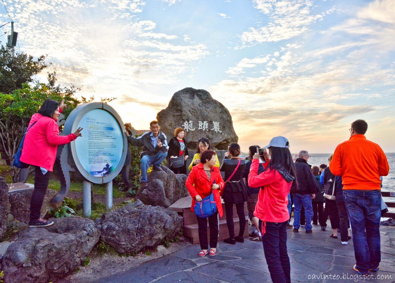 Entree Kibbles: Yongduam (Dragon Head Rock) 용두암 - Fate of the Dragon ...